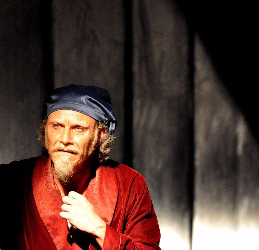 A Christmas Carol with puppets - My View by Robyn Sassen and other writers